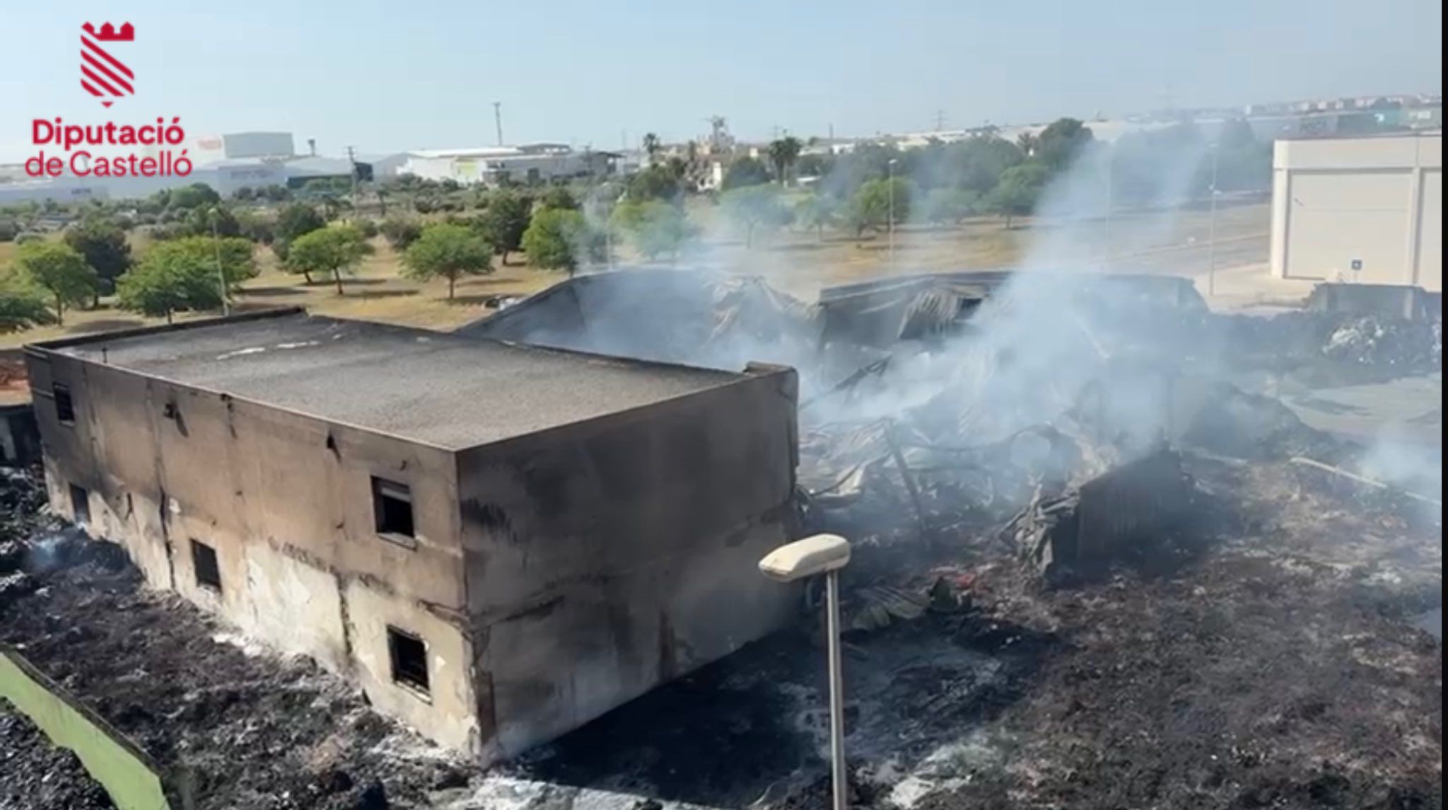 Controlado el incendio industrial en Almassora tras más de dos días de ...
